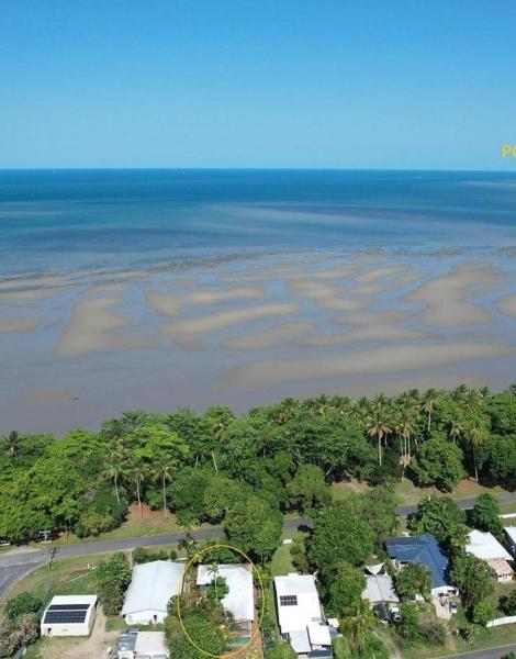 Absolute Beachfront Family Home - Cooya - Mossman