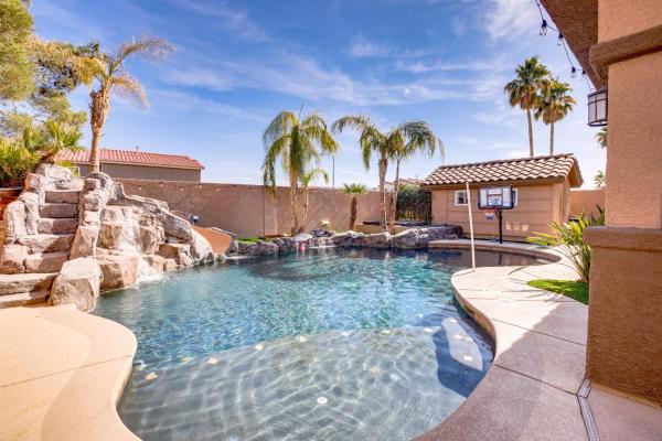 Large Las Vegas Home With Pool, Hot Tub And Game Room - Paradise