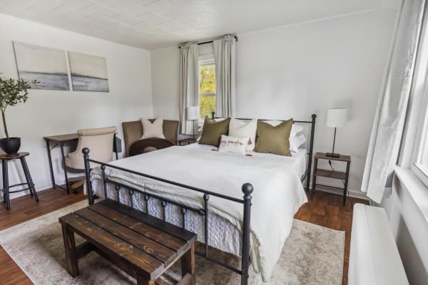 Large Private Studio Apartment - Joliet, IL