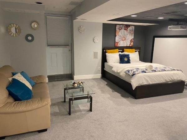 Furnished Calm Basement Studio Apartment - Milton