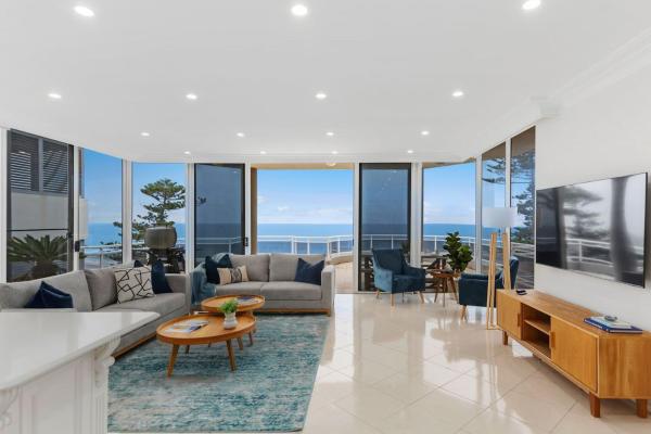 Ocean Vista Escape - A Lofty Beachfront Penthouse - University of Wollongong, Wollongong campus