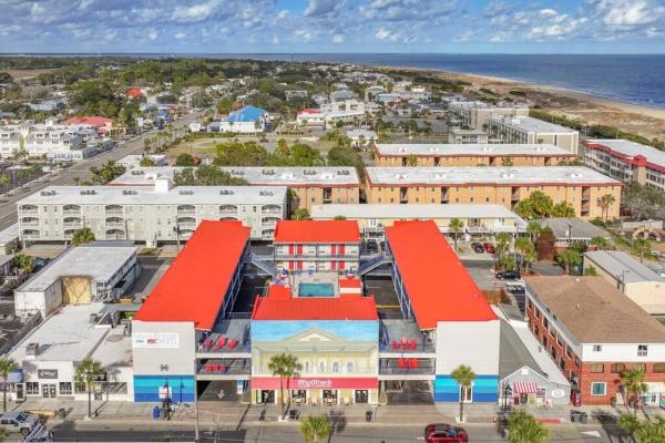 The Sea & Breeze:1 Bed Condo W/pool Steps To Beach - Tybee Island, GA