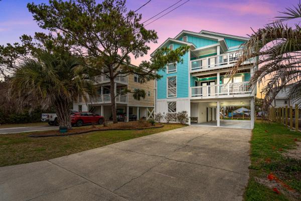 Golden Hour On Greenville- 1.5 Blocks To Beach, Pet Friendly, & No Hidden Fees!! - Carolina Beach, NC