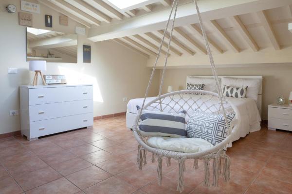 White Attic Lucca - Lucca