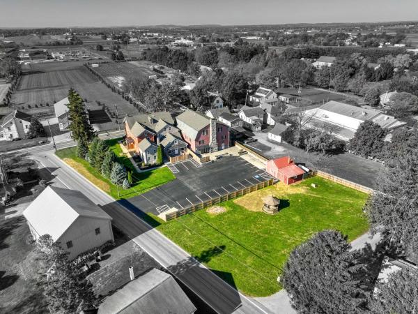 Legacy Manor 13 Bedrooms Sleeps 26 - Lititz, PA