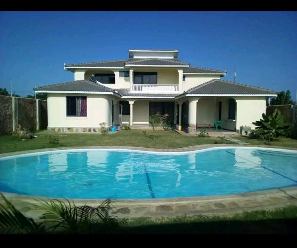 Lisa - Mombasa