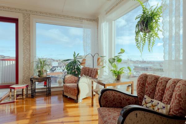 Downtown - Retro Decor - Stunning Views - Terrace - Islas Feroe