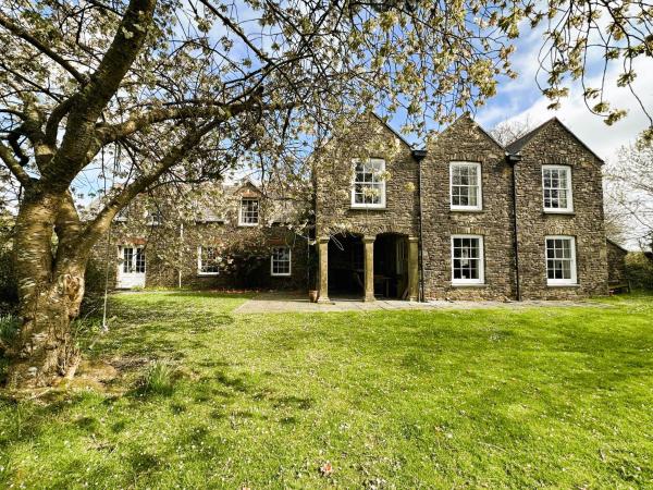 Middlelands - A Stunning Country House With Beautiful Gardens In Rural Pembrokeshire Yet Close To Coast - Manorbier