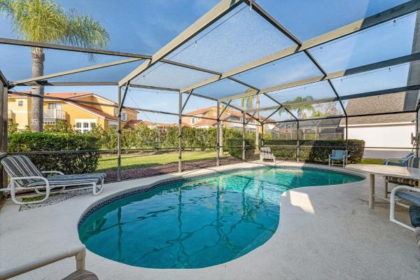 4br W Heated Pool Near Disney & Lake - Sleeps 10 - Kissimmee, FL