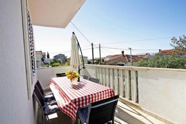 Apartments With Parking Space Supetar, Brac - 22504 - Sutivan