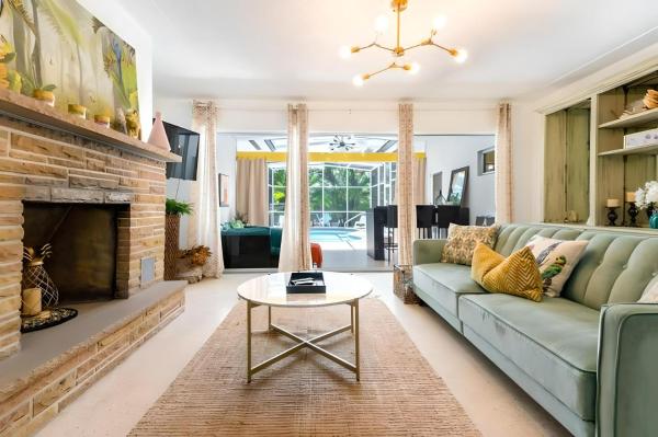 Fantastic Island House 1 Mile To The Beach With Heated Pool - Siesta Key, FL