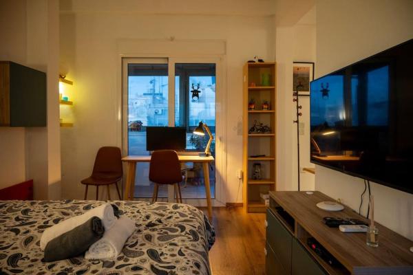 Modern Bright Cozy Top-floor Apartment & Terrace. - Athens