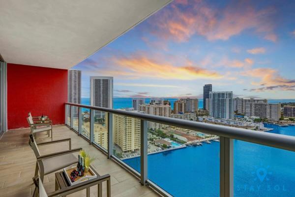 MODERN Resort BALCONY ENDLESS VIEWS Resort POOL - North Miami Beach, FL