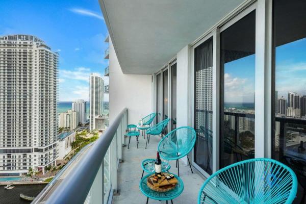 Infinite View With Balcony & Pool, Gym, Near Beach - Aventura, FL