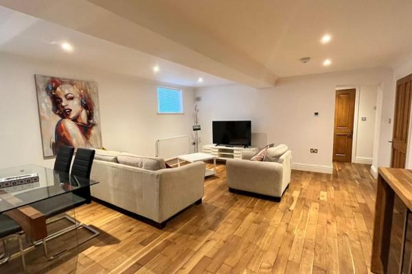 No.1 - The Marilyn - Banbury