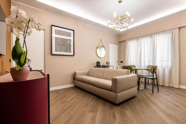 Van Gogh Golden House Next To Duomo - Milan