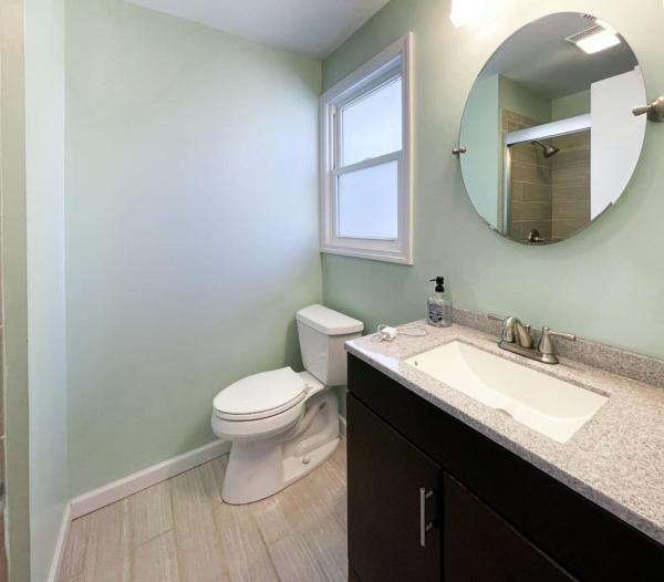 Fenced-in 4 Br 2mi North Hills, Garage, Storage - Raleigh, NC