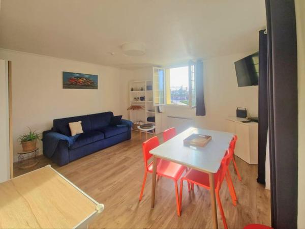 2 Pièces, Face Casino, 20 Mètres Plage. - Villerville