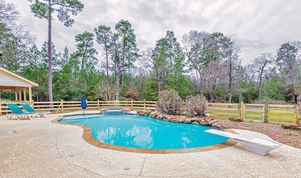 Country Getaway 4 Bedroom Resort In 10 Acre Lot - Stagecoach, TX