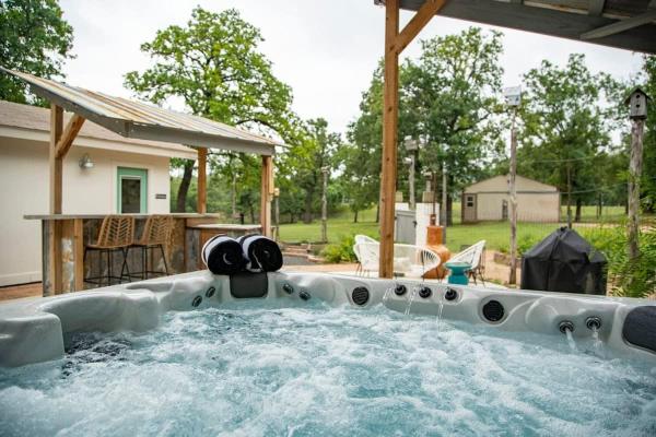 Casa Crabapple Guesthouse Sleep 5 Plus Hot Tub - Fredericksburg, TX