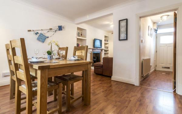 Shell Cottage - 2 Bedroom Holiday Home - Tenby - 屯貝