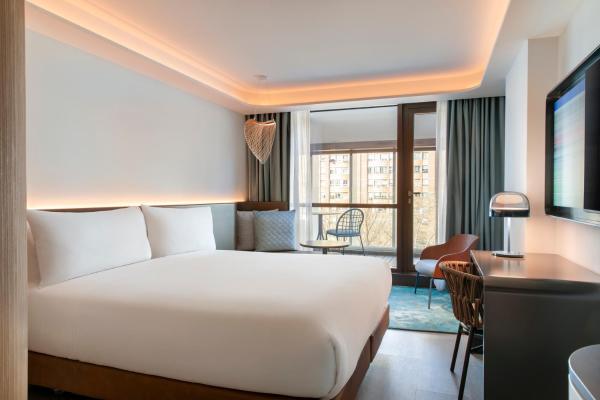 Labtwentytwo Barcelona, A Tribute Portfolio Hotel By Marriott - Canyelles