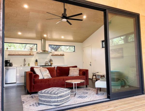 Luxe Modern Treehouse W Heated Pool, Firepit - Dripping Springs, TX