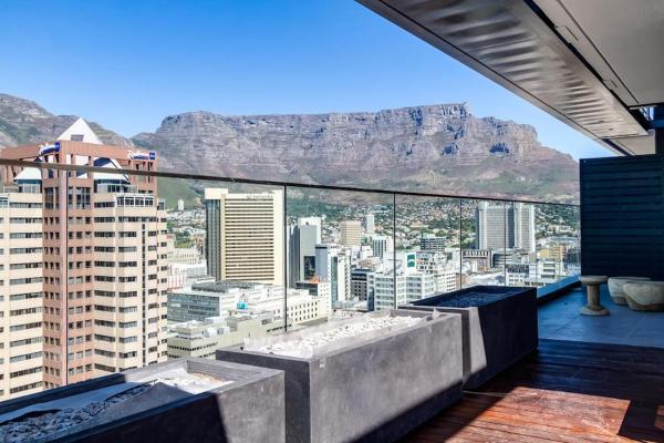 Sky-high 1br Bree Street City Views - Camps Bay