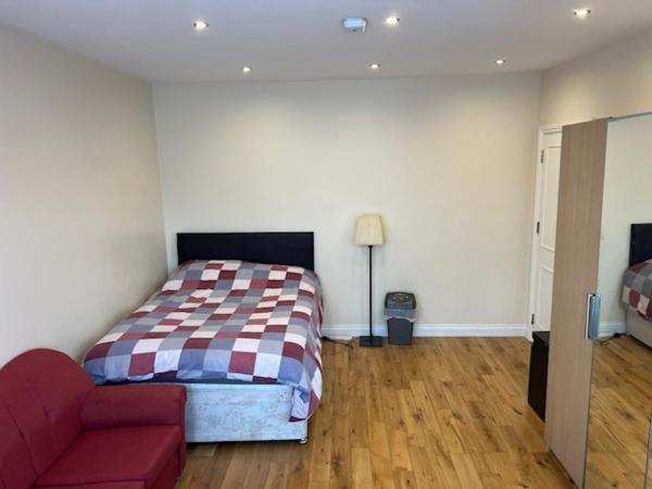 Spacious And Sunny Double Room For Comfortable Nap - Ruislip