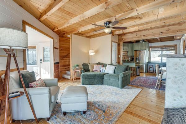 Mountaintop Blue Ridge Cabin: 2 Mi To Downtown - Blue Ridge, GA