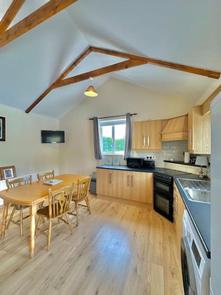 A Cosy & Spacious Retreat With High Ceilings- Glen Cottage - County Donegal, Ireland