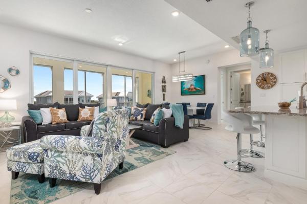 Castaway In Margaritaville! Modern, Beachy Condo Overlooking Pool! - Anna Maria Island, FL