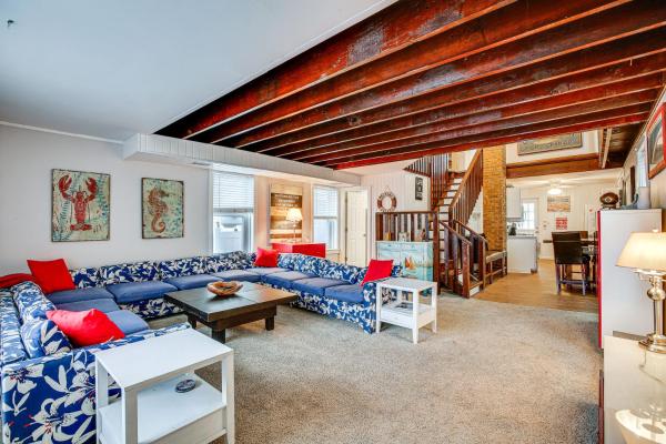 Wildwood Retreat With 2 Balconies 5 Blocks To Beach - Cape May, NJ