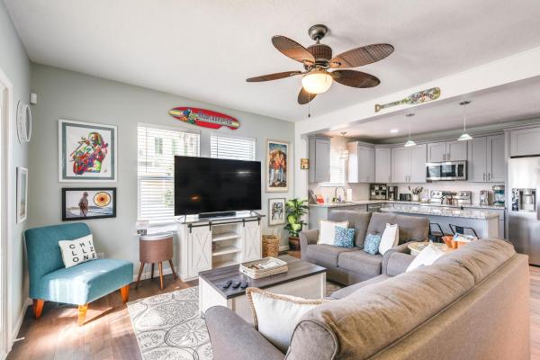 Hot Tub And Yard Jimmy Buffet-themed Galveston Home - Texas