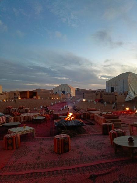 Stay Under Millions Of Stars Deep In The Desert - Maroc