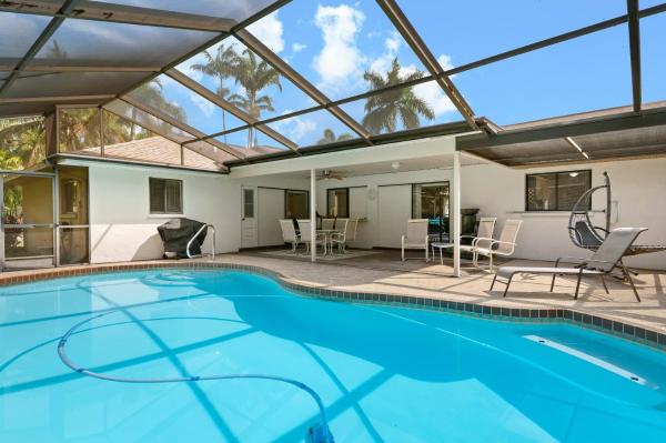 Jerry's Gem! Beautiful Private Pool Home Near Anna Maria Island! - Anna Maria Island, FL