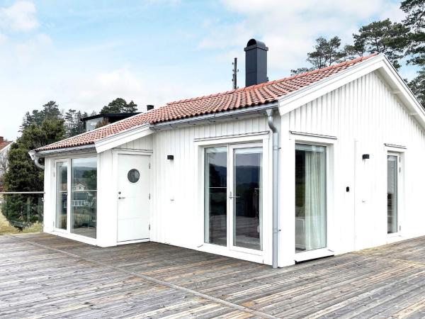 Modern Getaway In Sundsandvik - Henan