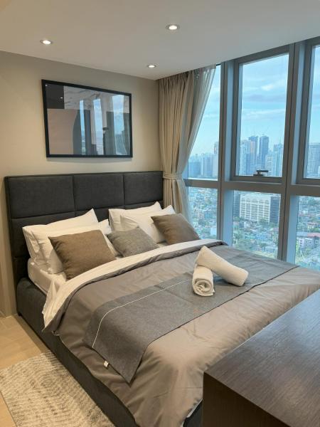Stylish 2br With View At Bgc Uptown Parksuites 29a - Makati