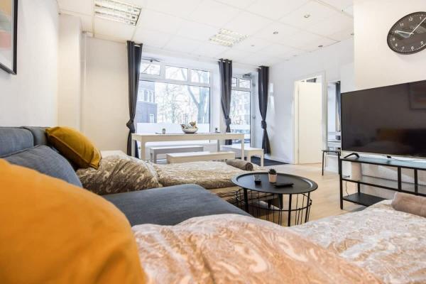 Spacious Two Br Close To Stadtpark And Street Parking - Hamburg