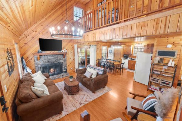 Firefly Lodge - Cozy 4 Bedroom Cabin Minutes To Helen - Helen, GA