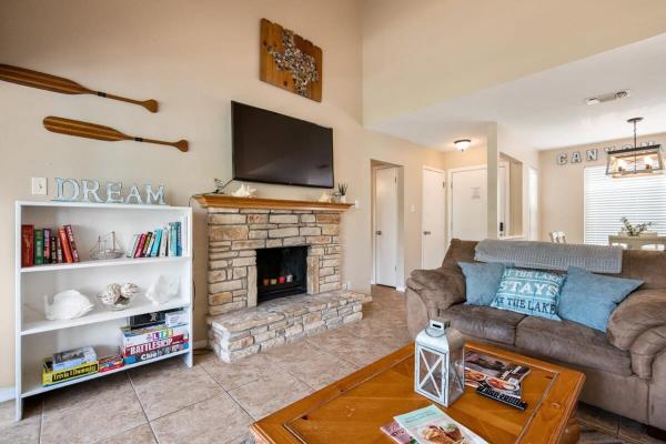 Canyon Lake Spacious W Balcony Pool & Comfy Beds - Comal Park, Canyon Lake