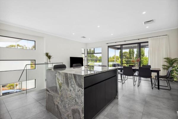 First-class Townhouse W Free Parking And Wi-fi - Victoria Park