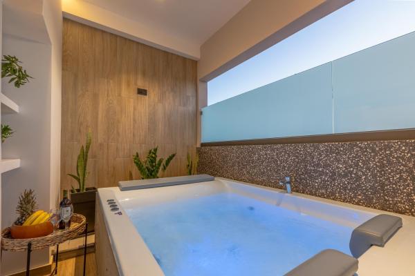 Hot Tub - 5 Min To Beaches - Netflix - Full Kitchen - Kos