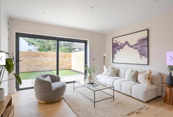 Kings Mews Elegance: City Sparrow's Premier 2-bedroom Residences - Epsom