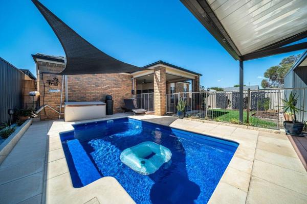 Sailors' Retreat - Poolside Paradise By Largs Beach - Port Adelaide