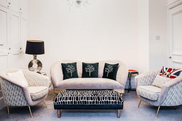 Central Windsor Spacious Three Double Bedrooms, Two Living Room, Kitchen Entire Apartment Over Three Floors Steps From Windsor Castle, Station, Long Walk And Restaurants Royal Residence Retreat Windsor - Slough