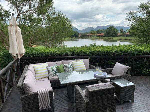Modern Large 5 Bedroom Villa In Pecanwood Golf Estate - Hartbeespoort