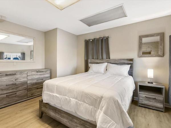 Charming Retro Property 22 - Sparks, NV