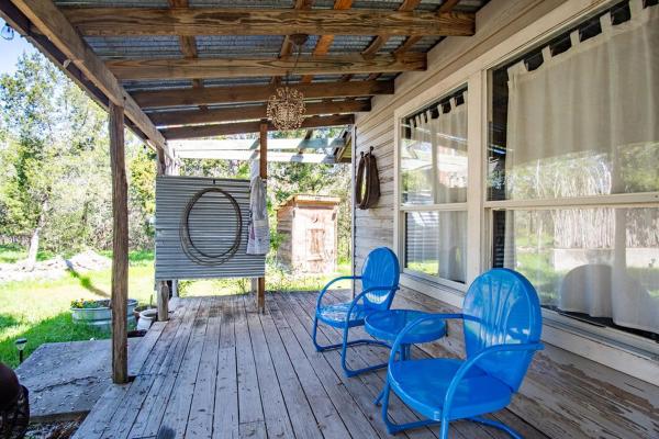 A Quaint Countryside Tiny Home - Outhouse & Outdoor Shower Included - San Marcos, TX