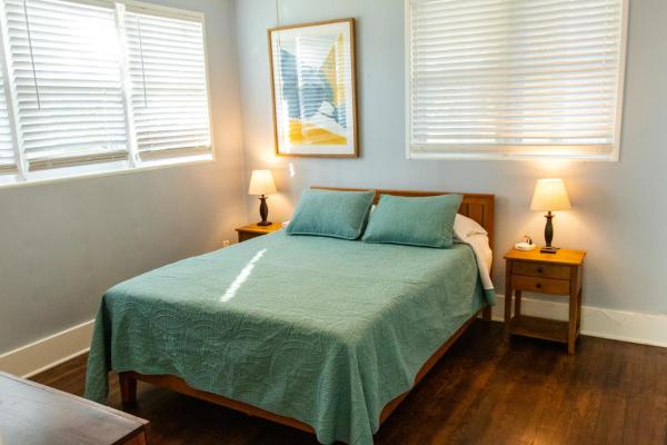 Cozy One Bedroom Unit In The Heart Of Jax Beach! - Jacksonville Beach, FL